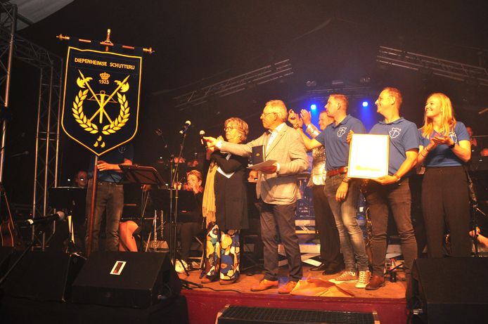 100-jarige Schutterij Diepenheim is nu ‘koninklijk’ | Hof van Twente ...