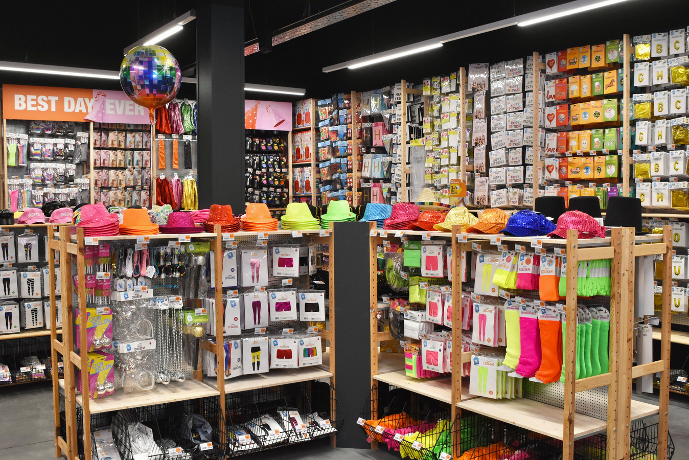 Nederlandse winkel in feestartikelen SoLow opent de deuren langs ...