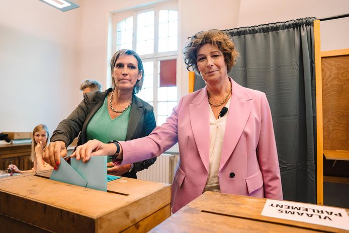 Petra De Sutter ging stemmen op de plek waar ze huwde: “Ik hoopte dat ...