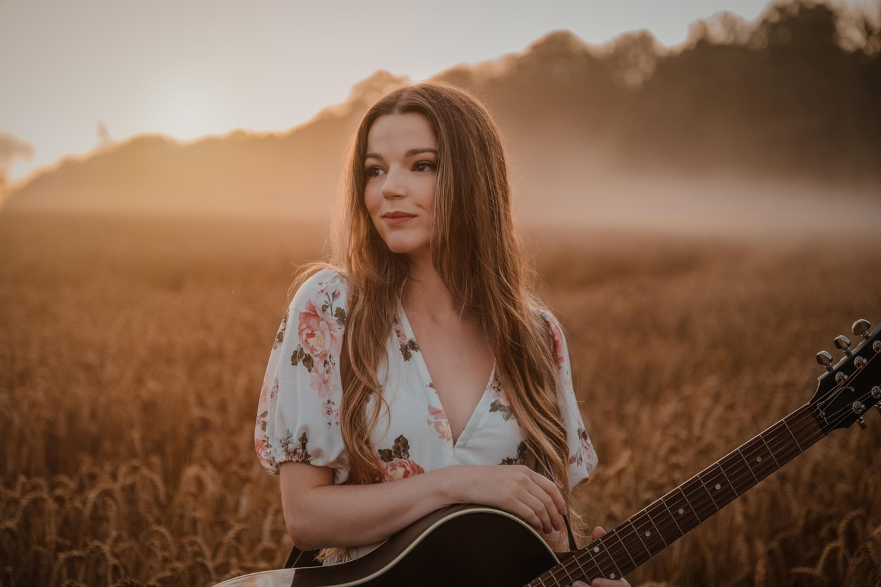 Ina Rose lanceert haar eerste EP 'Sound Of Love’ met release concert in ...