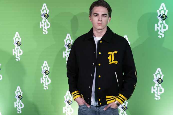 Antoon krijgt twee gouden platen en treedt op in Ziggo Dome | Show | AD.nl