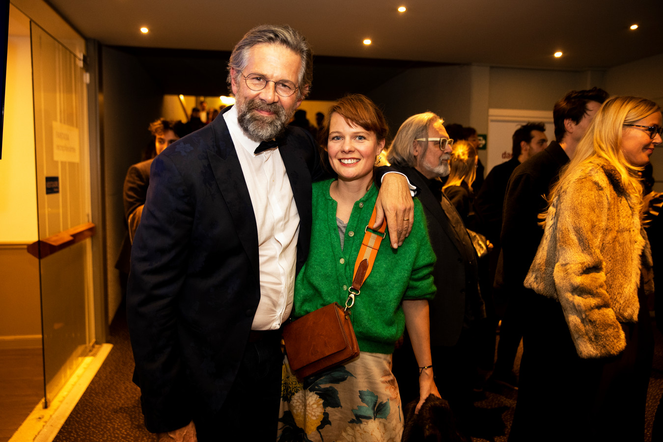 IN BEELD. Freya Van den Bossche brengt vriendin Eva mee naar opening ...