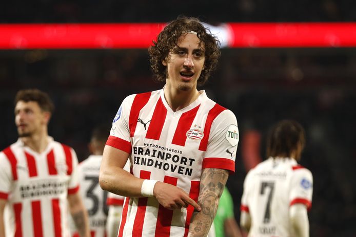 PSV start na belangrijke keuzes op kunstgras aan missie in Volendam ...