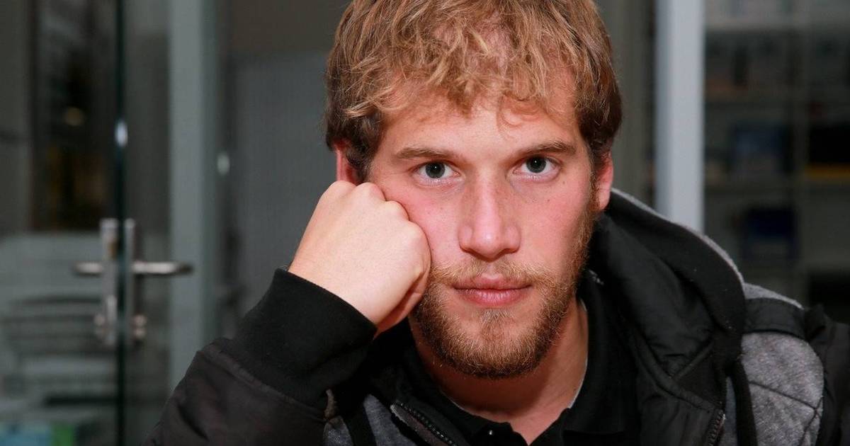 Zwerver Rienk uit Utopia draagt weer schoenen en woont samen ...