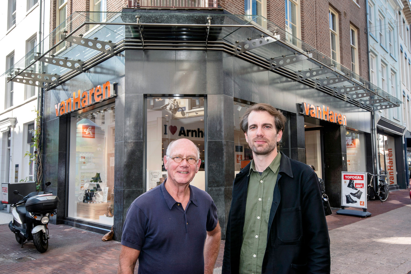 Martijn Brugman duikt in de wereld van caritas | Foto | gelderlander.nl