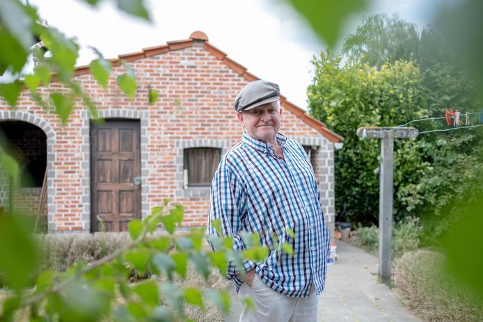 'Nonkel Jef' (80) doorkruist heel Vlaanderen om dvd's te verkopen ...