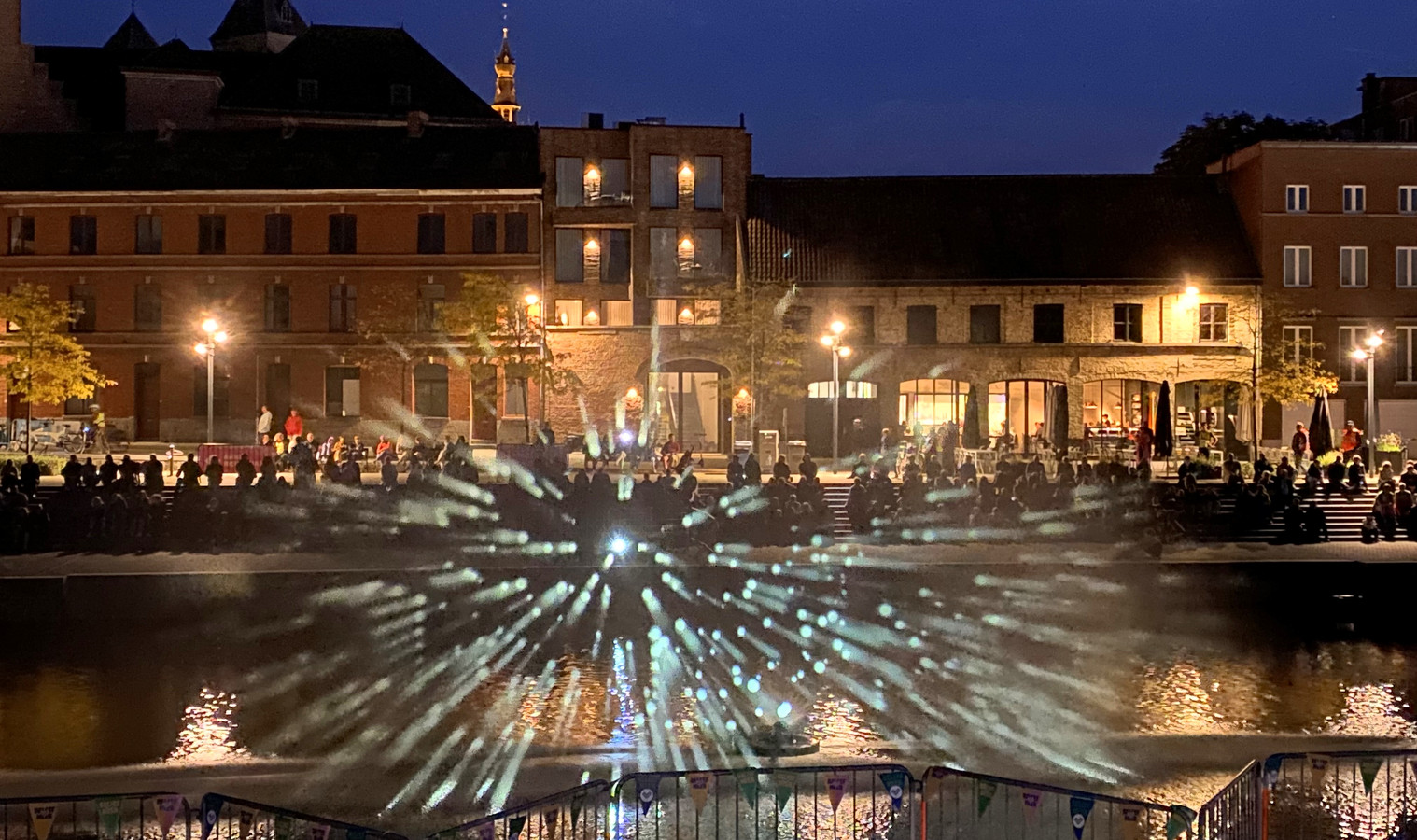 KIJK. Heel het weekend kan je gratis water- en lichtspektakel Eau ...