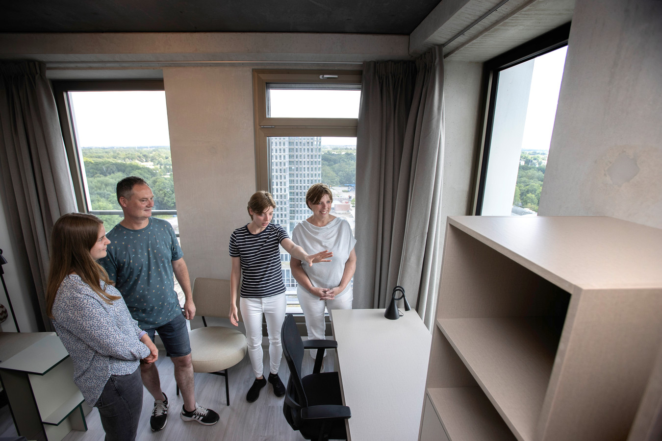Nieuwe woontorens op TU-campus klaar: eerste gelukkigen krijgen sleutel ... Nieuwe woontorens op TU-campus klaar: eerste gelukkigen krijgen sleutel ...