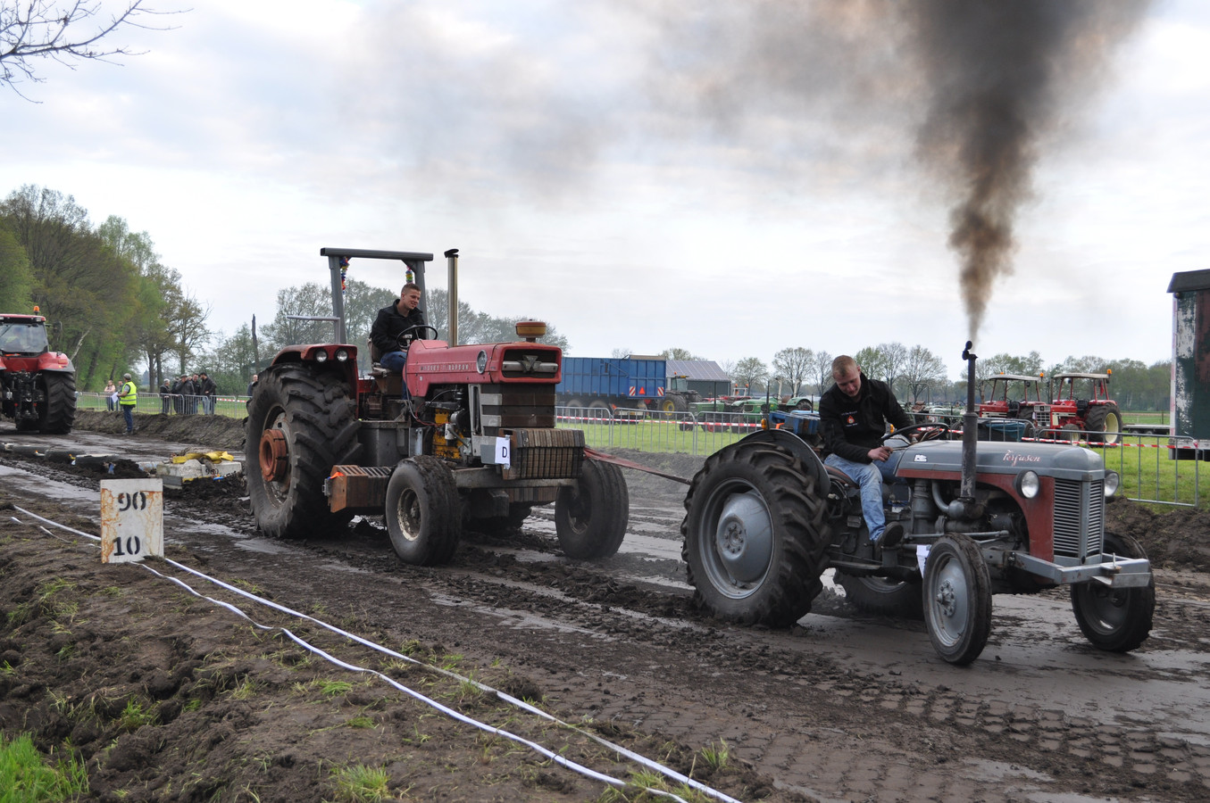 Keientrek weer een feest voor liefhebbers oude tractoren | Foto | bd.nl