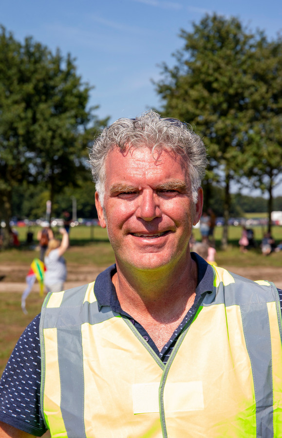 Vliegers terug op de Heide, maar de wind blijft weg | Foto | AD.nl