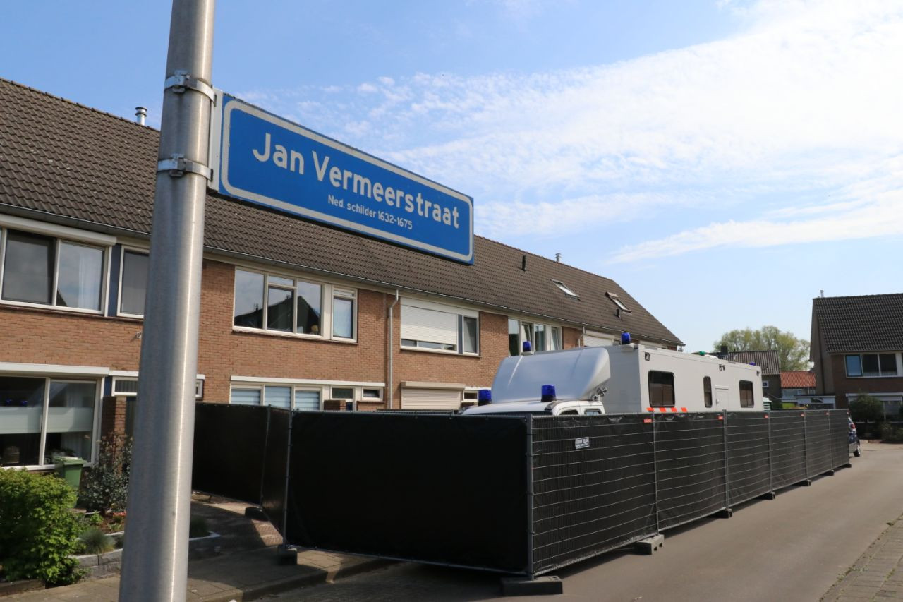 Groot politie-onderzoek in Haaksbergen na dramatisch voorval | Foto | AD.nl Groot politie-onderzoek in Haaksbergen na dramatisch voorval | Foto | AD.nl