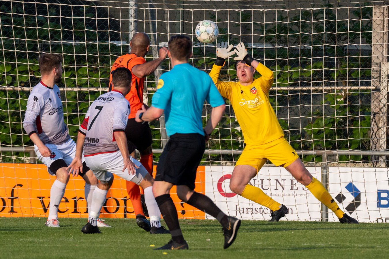 Na afstraffing in Betuwse derby legt SC Bemmel zich neer bij de ...