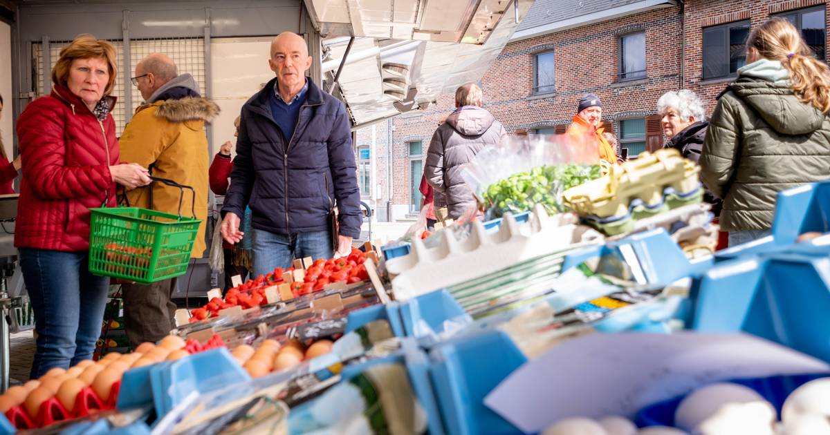 Wekelijkse markt wijkt niet voor feestdag | Kruisem | hln.be