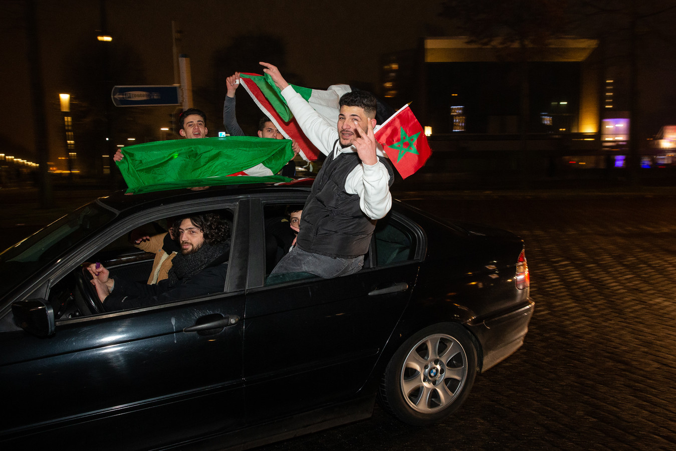 Het is weer rustig op straat na uitgelaten feest om overwinning op ...