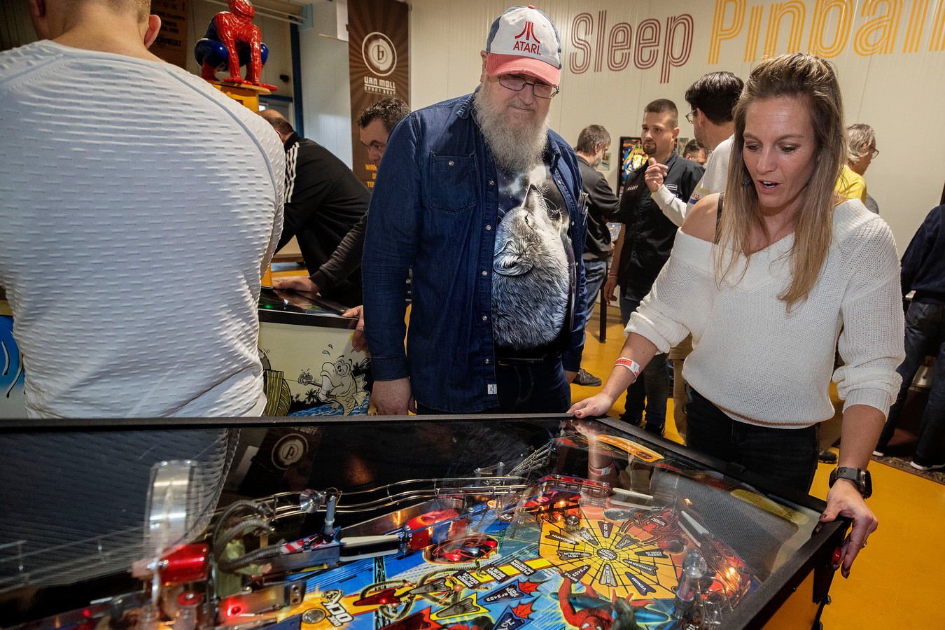 In de flipperflow! Flipperen is weer helemaal terug in The Pinball Club ...
