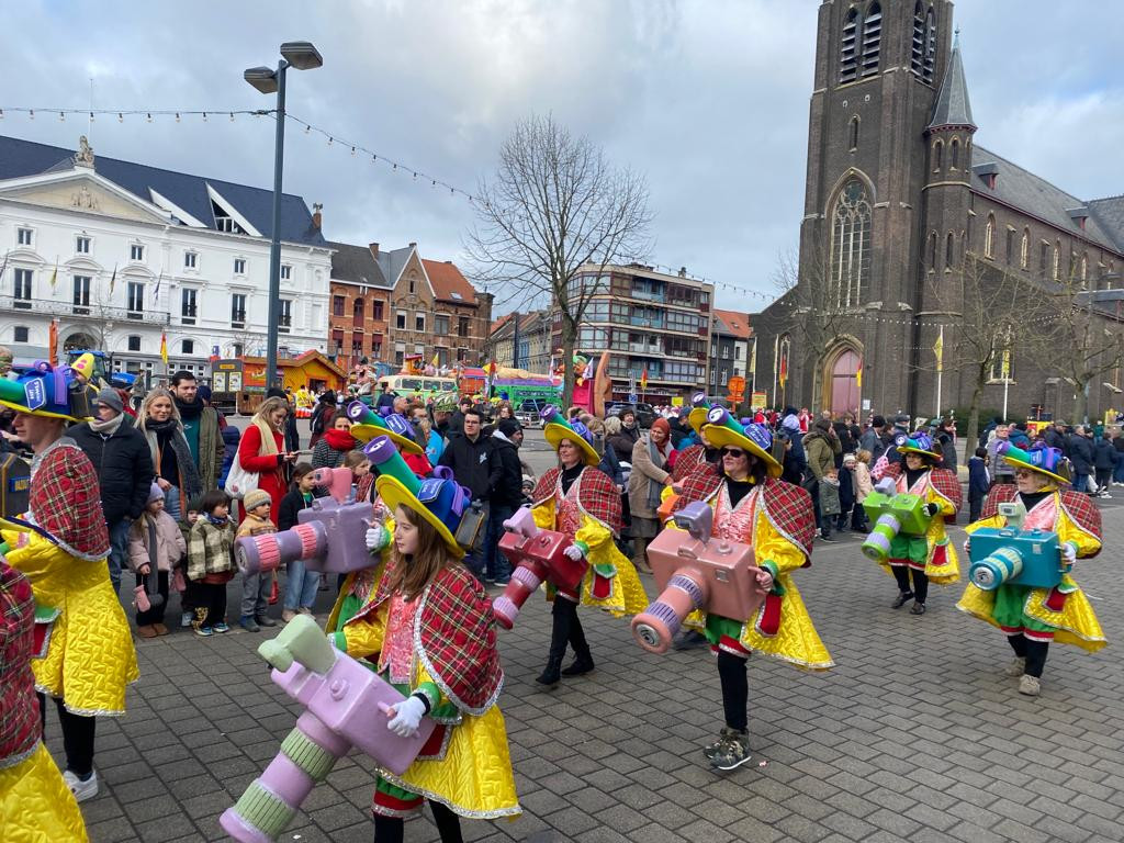 IN BEELD: 36ste Karnavalstoet trekt door Ledeberg: “Het wordt een ...