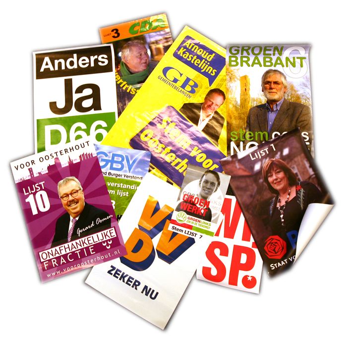 Leden van politieke partijen plakken Oosterhout vol posters ...