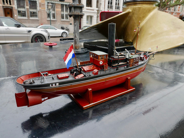 Brabander showt schaalmodel op Pieter Boele: ‘Wat mijn ogen zien ...