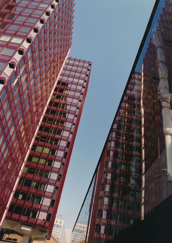 Kenmerkende zalmroze toren in hartje Rotterdam krijgt metamorfose, en ...