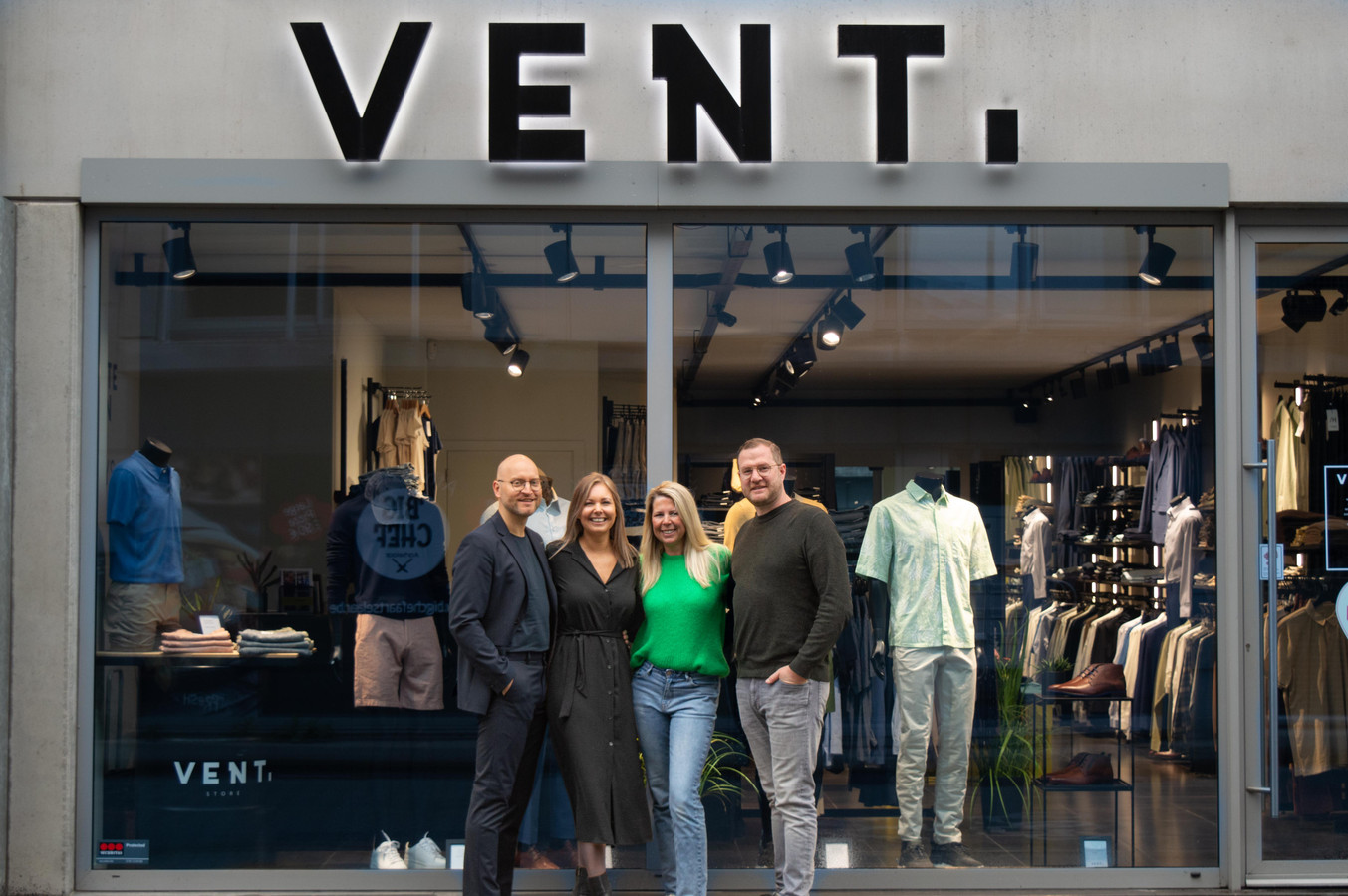 Mike (35) en Kim (39) nemen herenkledingzaak ‘VENT’ over: “We waren ...