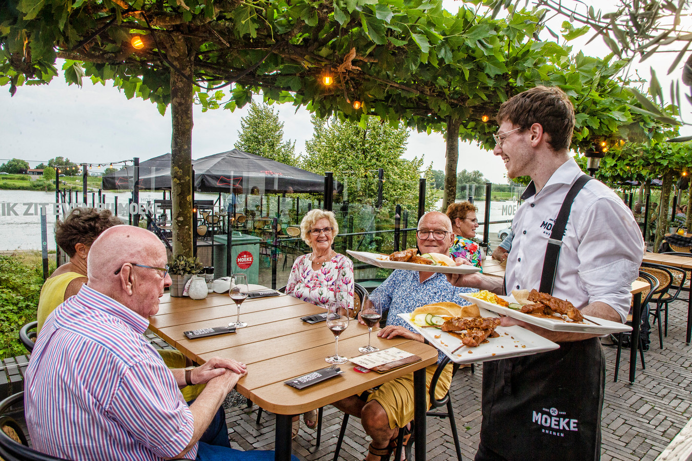Aan de oever van de Nederrijn is het prima toeven bij Moeke: zelfs de ...