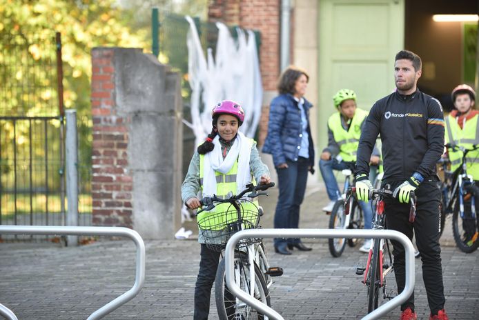 Fietsexamen voor leerlingen Dr. Ovide Decrolyschool | Ronse | hln.be