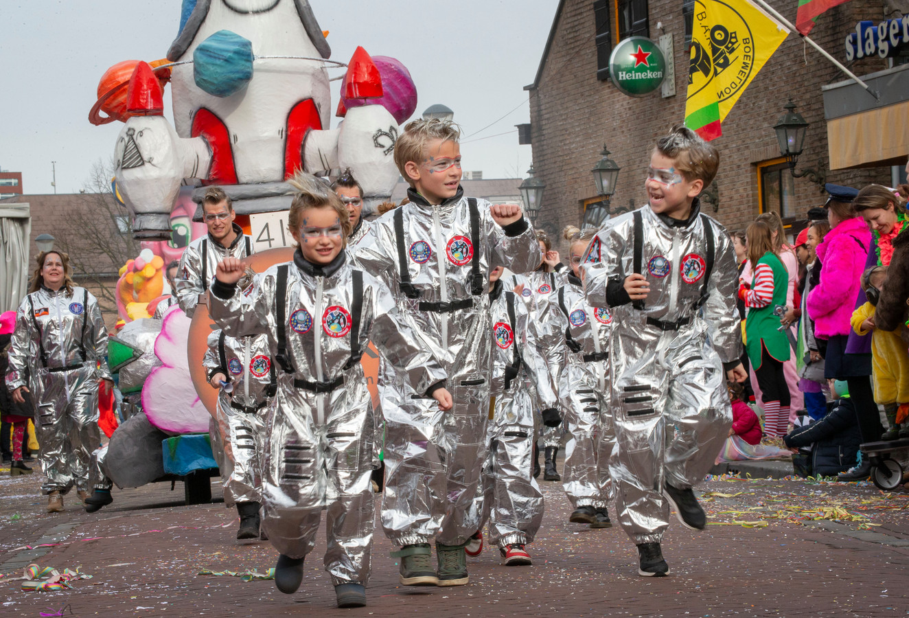 Kinderoptocht Boemeldonck in foto's | Foto | gelderlander.nl