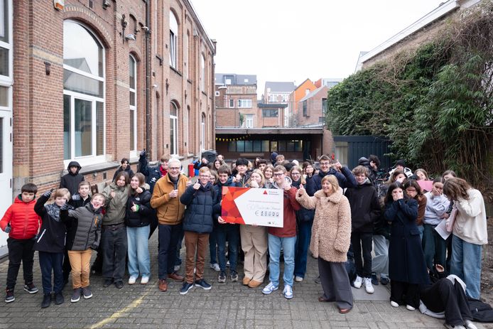 Leerlingen Campus Tesse wippen de helft van hun speelplaats: “Willen ...