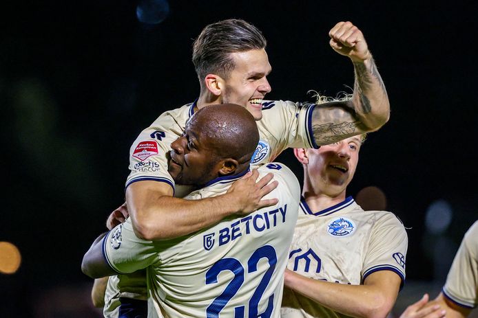 FC Den Bosch ziet koppositie door de handen glippen door late goal ...