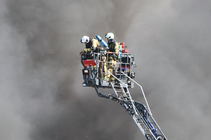Zware brand treft productieafdeling pannenkoekenfabriek Lipcas: giftige ...