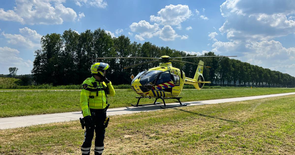 Medewerker Walibi klem tussen bootjes attractie: traumaheli landt twee ...