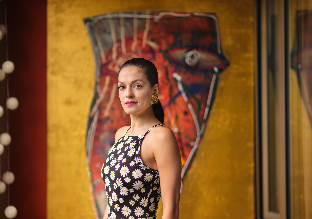 Actrice Stephanie Louwrier: ‘Hoe kon iets waar ik zoveel voldoening uit ...