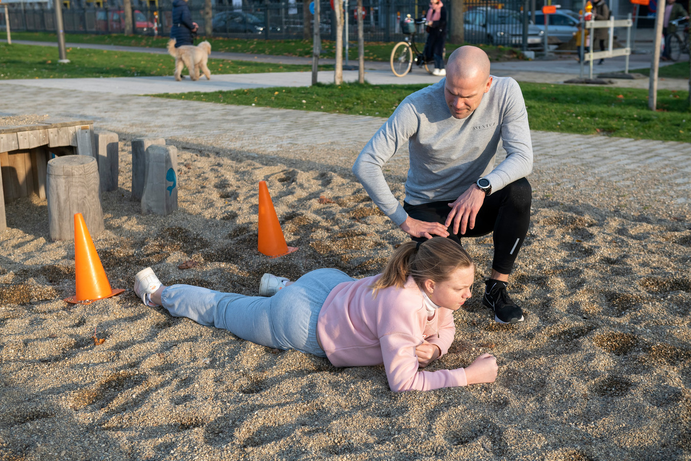 Sportclubs dicht? Met deze vijf oefeningen traint je kind in de ...