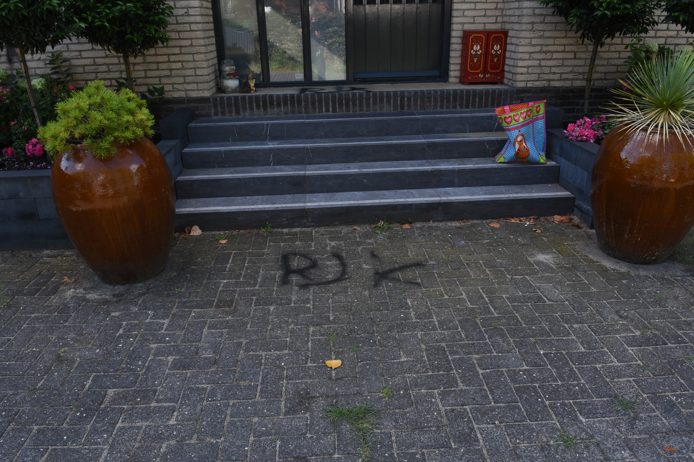Politie pakt acht Feyenoord-hooligans van ‘Rotterdam Radicals’ op voor ... Politie pakt acht Feyenoord-hooligans van ‘Rotterdam Radicals’ op voor ...