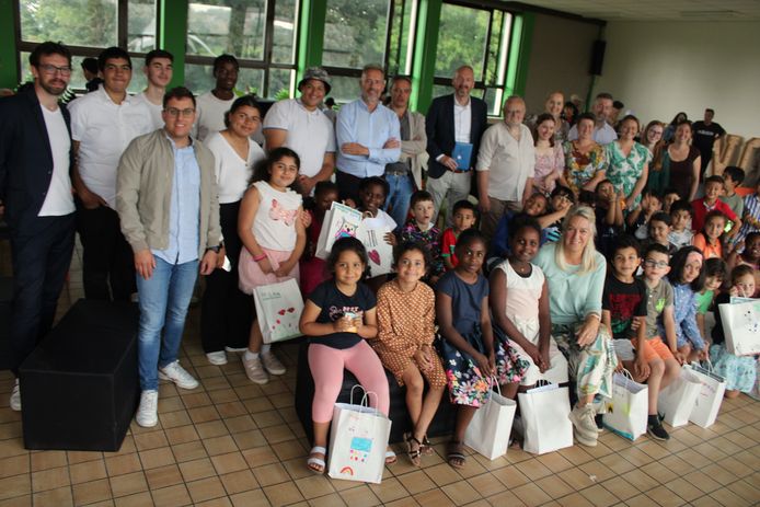 58 kinderen kregen hun diploma van de Zomerschool na twee weken van ...