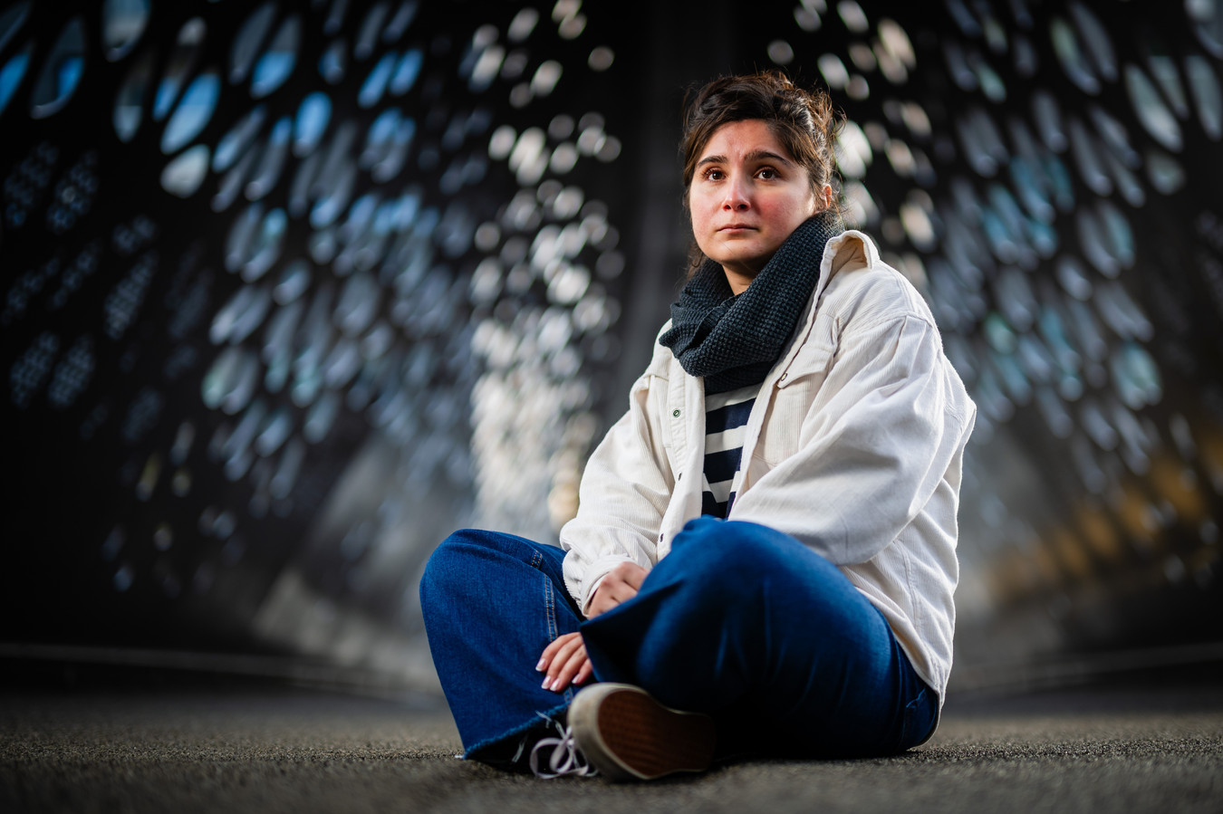 Ebru (35) overleefde als enige de roofmoord op het gezin van haar verloofde: “De kogel ontplofte ...