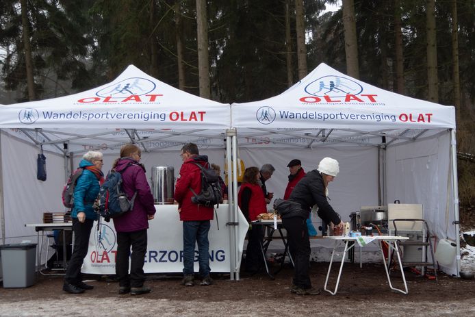 Wandelen door het groene Dommeldal met wandelvereniging OLAT uit Olland ...