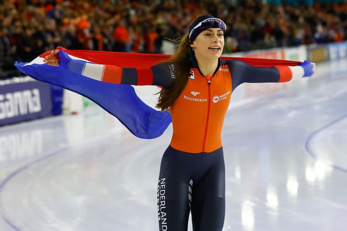 Friezin Femke Kok stunt in ‘tweede thuis’ met wereldtitel op 500 meter ...