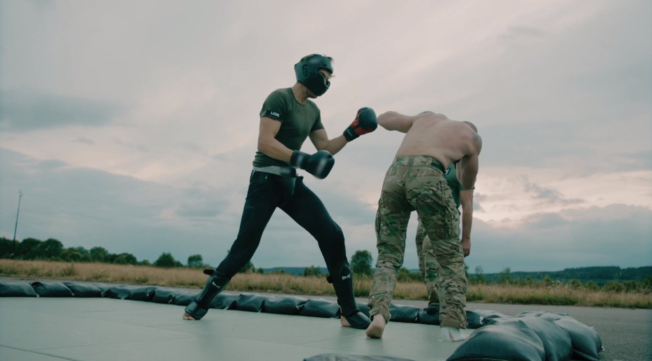 “Fly vond me een ‘goeie lamzak’. Tot ik tegen hem moest vechten”: ‘Kamp ...