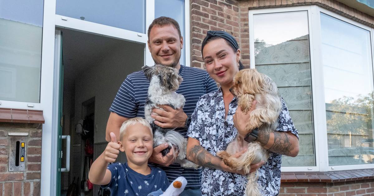 Oekraïense Maksym, Viktoria en Bogdan zijn eindelijk samen met hun ...