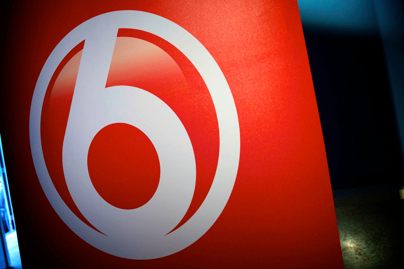 SBS6 neemt afscheid van knalrood logo | Foto | AD.nl