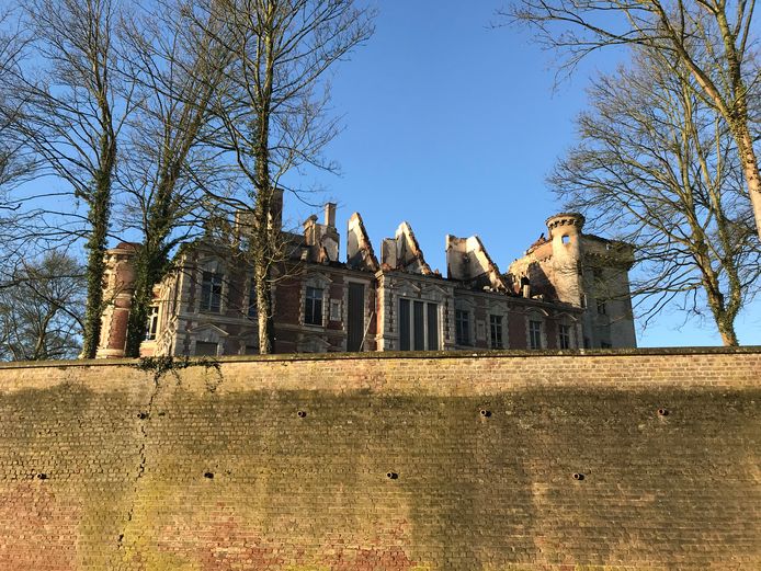 Kasteel van Dongelberg zwaar beschadigd door brand | Binnenland | hln.be
