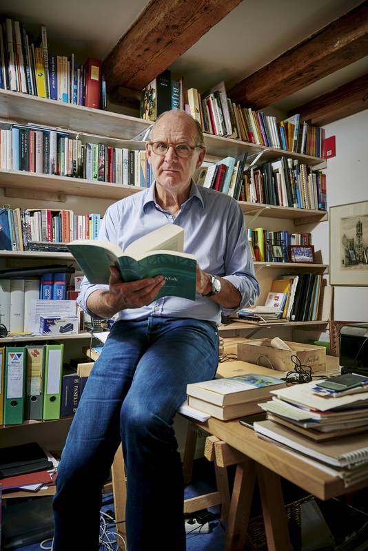 De boeken van Philip Freriks: Boeken hebben iets heiligs | Cultuur | AD.nl