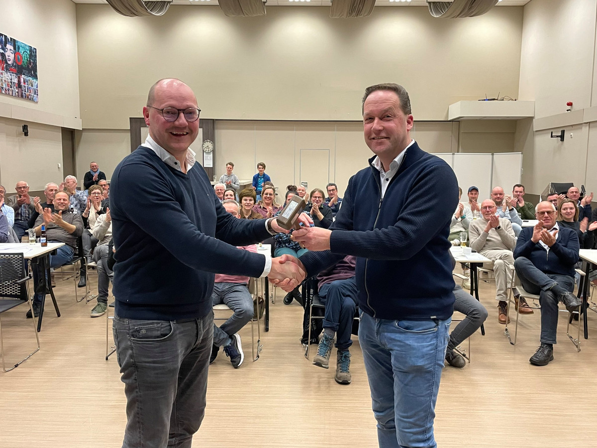 Nieuwe voorzitter voor Juliana Someren-Eind | Foto | AD.nl