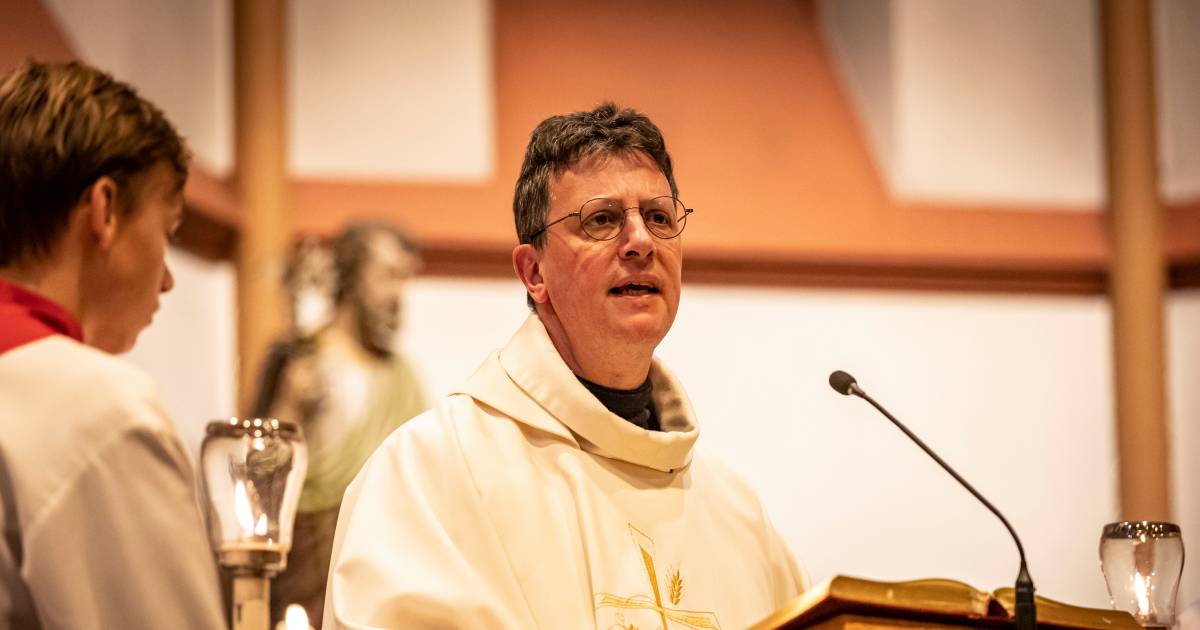 Hans Hermens (56) is de nieuwe pastoor in Tubbergen: ‘Ik had altijd al ...
