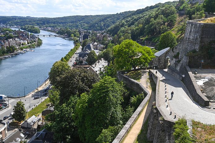 Kinderen veroorzaken brand op boerderij in Dinant | Binnenland | hln.be