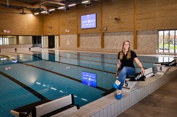 Helmond heeft hagelnieuw binnenzwembad en opgelet! Het ruikt er totaal ...