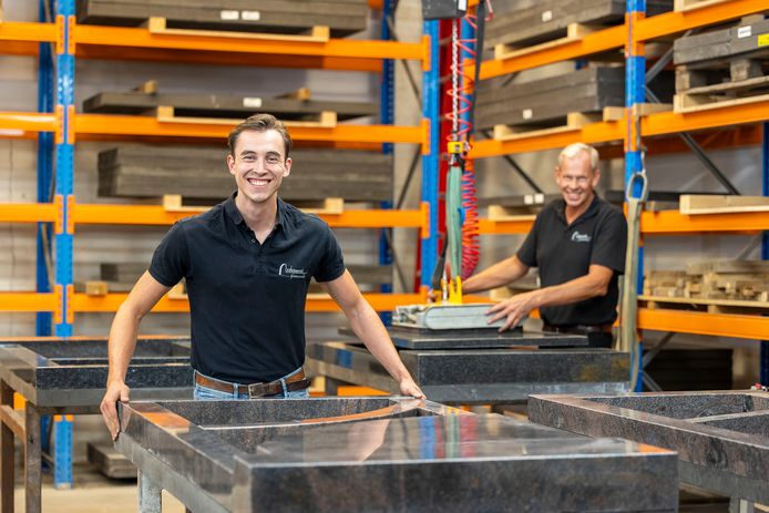 René Nederpelt maakt grafmonumenten: ‘Maar bij ons aan tafel is ook ...