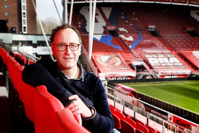 Algemeen directeur FC Utrecht wil meer publiek: ‘Een knuffel of high ...