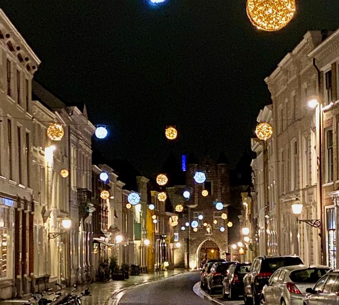 Bergse binnenstad klaar voor Kerst dankzij de nieuwe sfeerverlichting ...